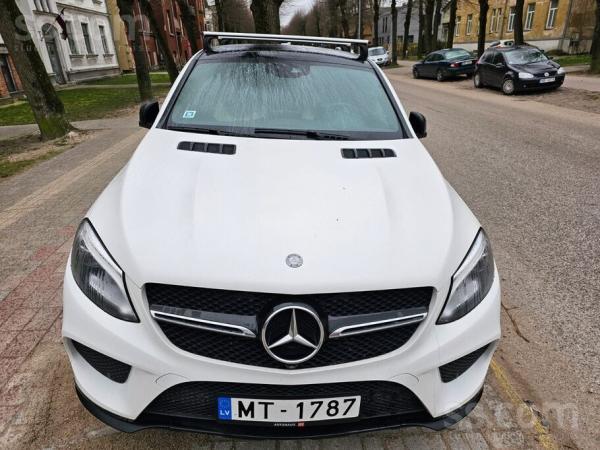 White Mercedes-Benz GLE 350 2015 in Liepaja, with an engine capacity of 3.00 L and mileage of 180 thousand km for 28000 €, photo 7 on AUTOMOTO.COM.LV