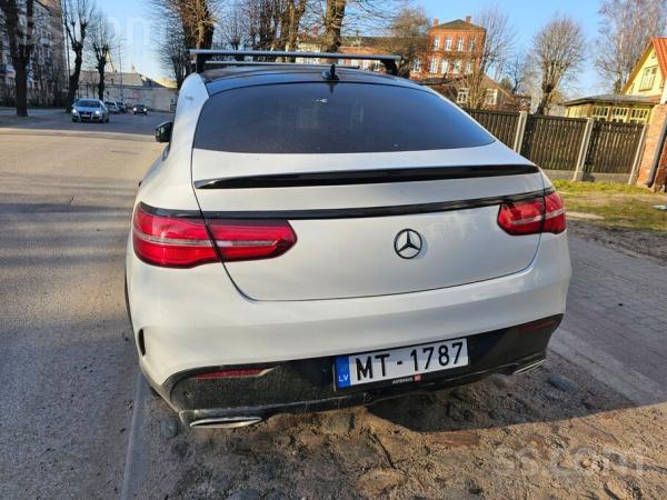 White Mercedes-Benz GLE 350 2015 in Liepaja, with an engine capacity of 3.00 L and mileage of 180 thousand km for 26000 €, photo 4 on AUTOMOTO.COM.LV