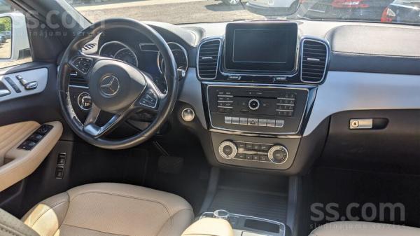White Mercedes-Benz GLE 350 2016 in Cesis, with an engine capacity of 3.00 L and mileage of 216 thousand km for 32000 €, photo 4 on AUTOMOTO.COM.LV