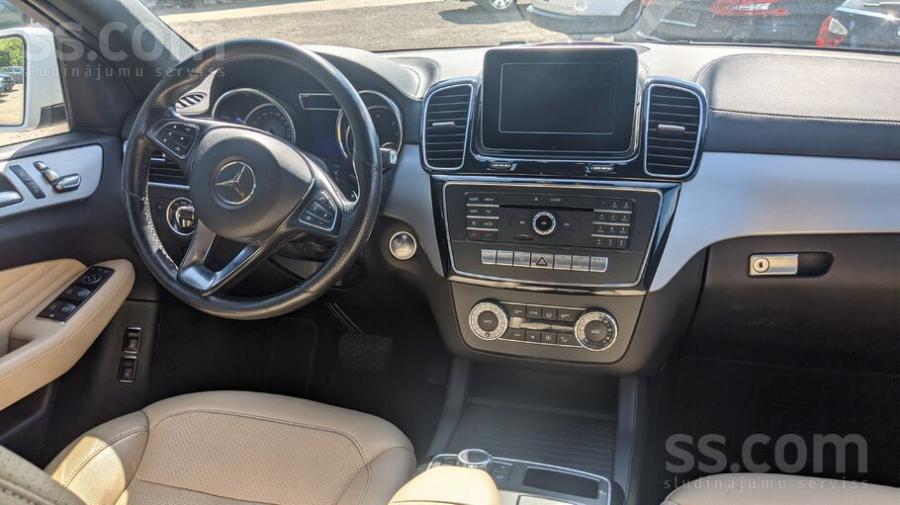 White Mercedes-Benz GLE 350 2016 in Cesis, with an engine capacity of 3.00 L and mileage of 216 thousand km for 28900 €, photo 5 on AUTOMOTO.COM.LV
