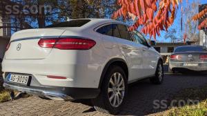 White Mercedes-Benz GLE 350 2016 in Cesis, with an engine capacity of 3.00 L and mileage of 216 thousand km for 28900 €, photo 7 on AUTOMOTO.COM.LV