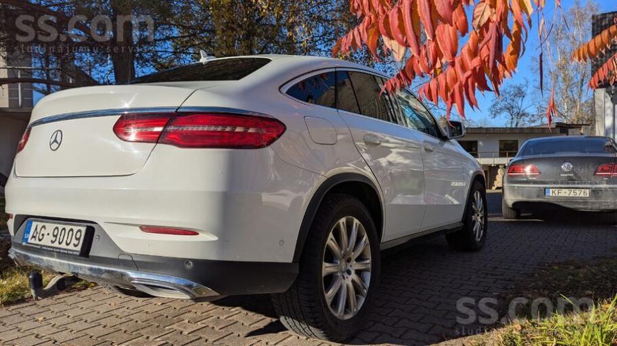 White Mercedes-Benz GLE 350 2016 in Cesis, with an engine capacity of 3.00 L and mileage of 216 thousand km for 28900 €, photo 7 on AUTOMOTO.COM.LV