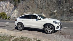 White Mercedes-Benz GLE 350 2016 in Cesis, with an engine capacity of 3.00 L and mileage of 216 thousand km for 28900 €, photo 10 on AUTOMOTO.COM.LV
