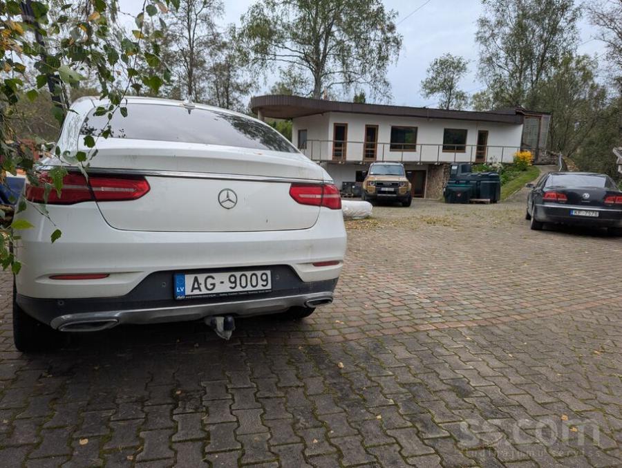 White Mercedes-Benz GLE 350 2016 in Cesis, with an engine capacity of 3.00 L and mileage of 216 thousand km for 28900 €, photo 12 on AUTOMOTO.COM.LV