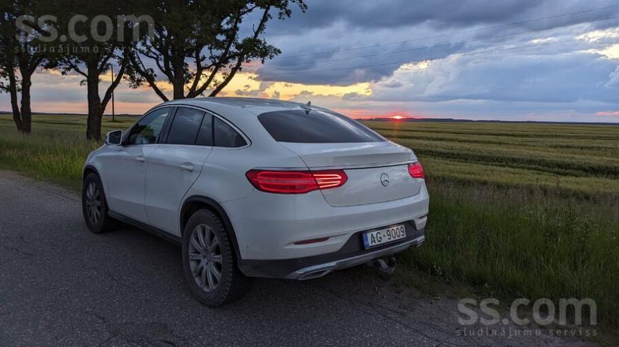White Mercedes-Benz GLE 350 2016 in Cesis, with an engine capacity of 3.00 L and mileage of 216 thousand km for 28900 €, photo 14 on AUTOMOTO.COM.LV