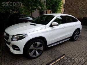 Белый Мерседес ГЛE 350 2018 в Рига, объемом двигателя 3.00 л и пробегом 139 тыс. км за 27200 €, фото  на AUTOMOTO.COM.LV