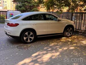Белый Мерседес ГЛE 350 2018 в Рига, объемом двигателя 3.00 л и пробегом 139 тыс. км за 27200 €, фото 11 на AUTOMOTO.COM.LV