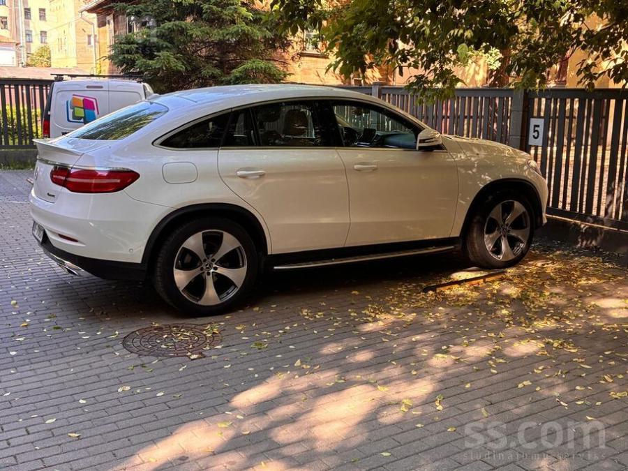 Белый Мерседес ГЛE 350 2018 в Рига, объемом двигателя 3.00 л и пробегом 139 тыс. км за 27200 €, фото 11 на AUTOMOTO.COM.LV