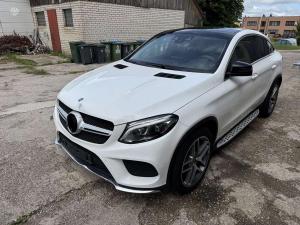 Белый Мерседес ГЛE 350 2018 в Каунас, объемом двигателя 0.35 л и пробегом 295 тыс. км за 16900 €, фото 3 на AUTOMOTO.COM.LV