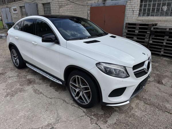 Белый Мерседес ГЛE 350 2018 в Каунас, объемом двигателя 0.35 л и пробегом 295 тыс. км за 16900 €, фото 3 на AUTOMOTO.COM.LV