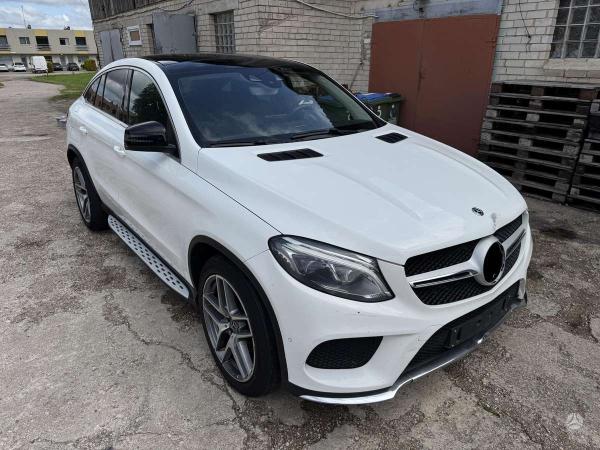 Белый Мерседес ГЛE 350 2018 в Каунас, объемом двигателя 0.35 л и пробегом 295 тыс. км за 16900 €, фото 4 на AUTOMOTO.COM.LV