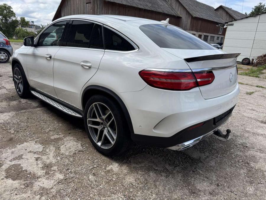 Белый Мерседес ГЛE 350 2018 в Каунас, объемом двигателя 0.35 л и пробегом 295 тыс. км за 16900 €, фото 8 на AUTOMOTO.COM.LV