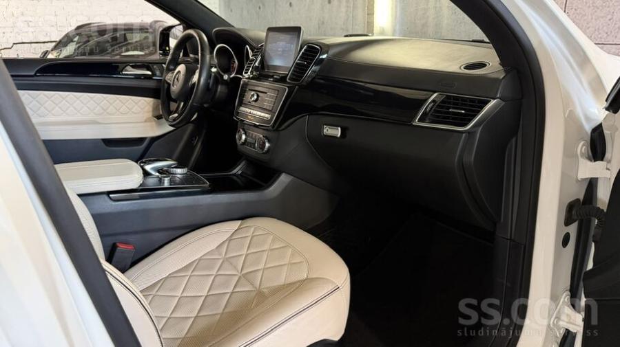 Balts Mercedes-Benz GLE 350 2018 Rīga, ar dzinēja tilpumu 3.00 L un nobraukumu 121 tūkst. km par 34900 €, foto 20 vietnē AUTOMOTO.COM.LV