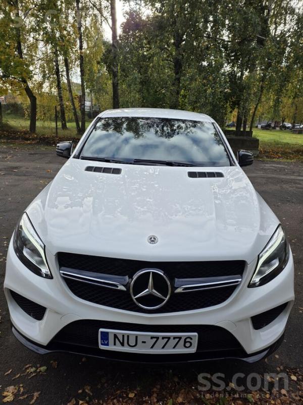 Мерседес ГЛE 350 2019 в Рига на AUTOMOTO.COM.LV Белый Мерседес ГЛE 350 2019 в Рига, объемом двигателя 3.00 л и пробегом 130 тыс. км за 45000 €, фото 1 на AUTOMOTO.COM.LV