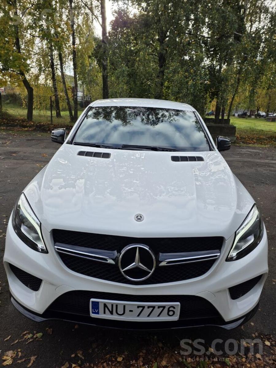 Белый Мерседес ГЛE 350 2019 в Рига, объемом двигателя 3.00 л и пробегом 130 тыс. км за 45000 €, фото 1 на AUTOMOTO.COM.LV