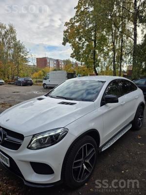 Белый Мерседес ГЛE 350 2019 в Рига, объемом двигателя 3.00 л и пробегом 130 тыс. км за 45000 €, фото 3 на AUTOMOTO.COM.LV
