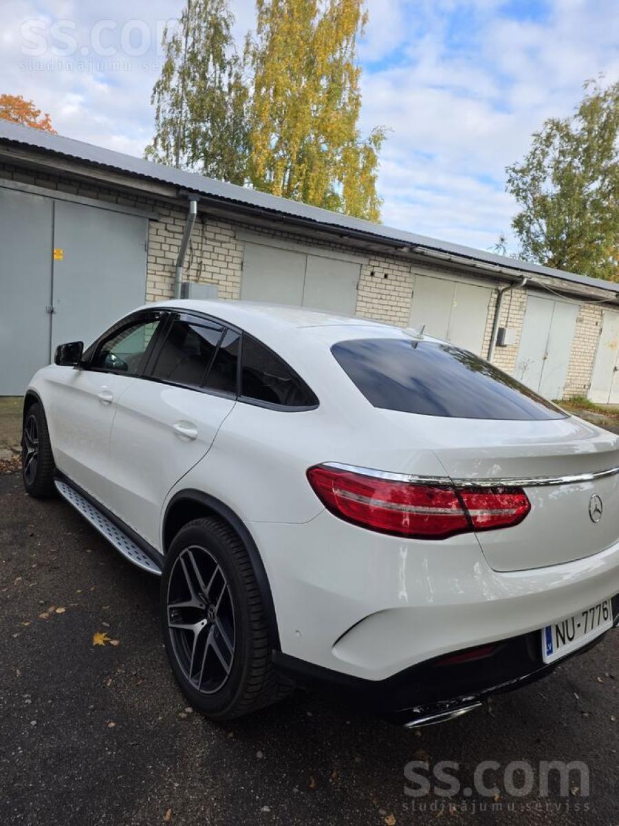 Белый Мерседес ГЛE 350 2019 в Рига, объемом двигателя 3.00 л и пробегом 130 тыс. км за 45000 €, фото 4 на AUTOMOTO.COM.LV