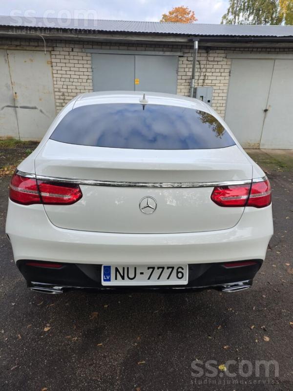 Мерседес ГЛE 350 2019 в Рига на AUTOMOTO.COM.LV Белый Мерседес ГЛE 350 2019 в Рига, объемом двигателя 3.00 л и пробегом 130 тыс. км за 45000 €, фото 5 на AUTOMOTO.COM.LV