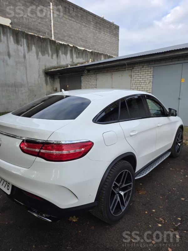 Мерседес ГЛE 350 2019 в Рига на AUTOMOTO.COM.LV Белый Мерседес ГЛE 350 2019 в Рига, объемом двигателя 3.00 л и пробегом 130 тыс. км за 45000 €, фото 6 на AUTOMOTO.COM.LV