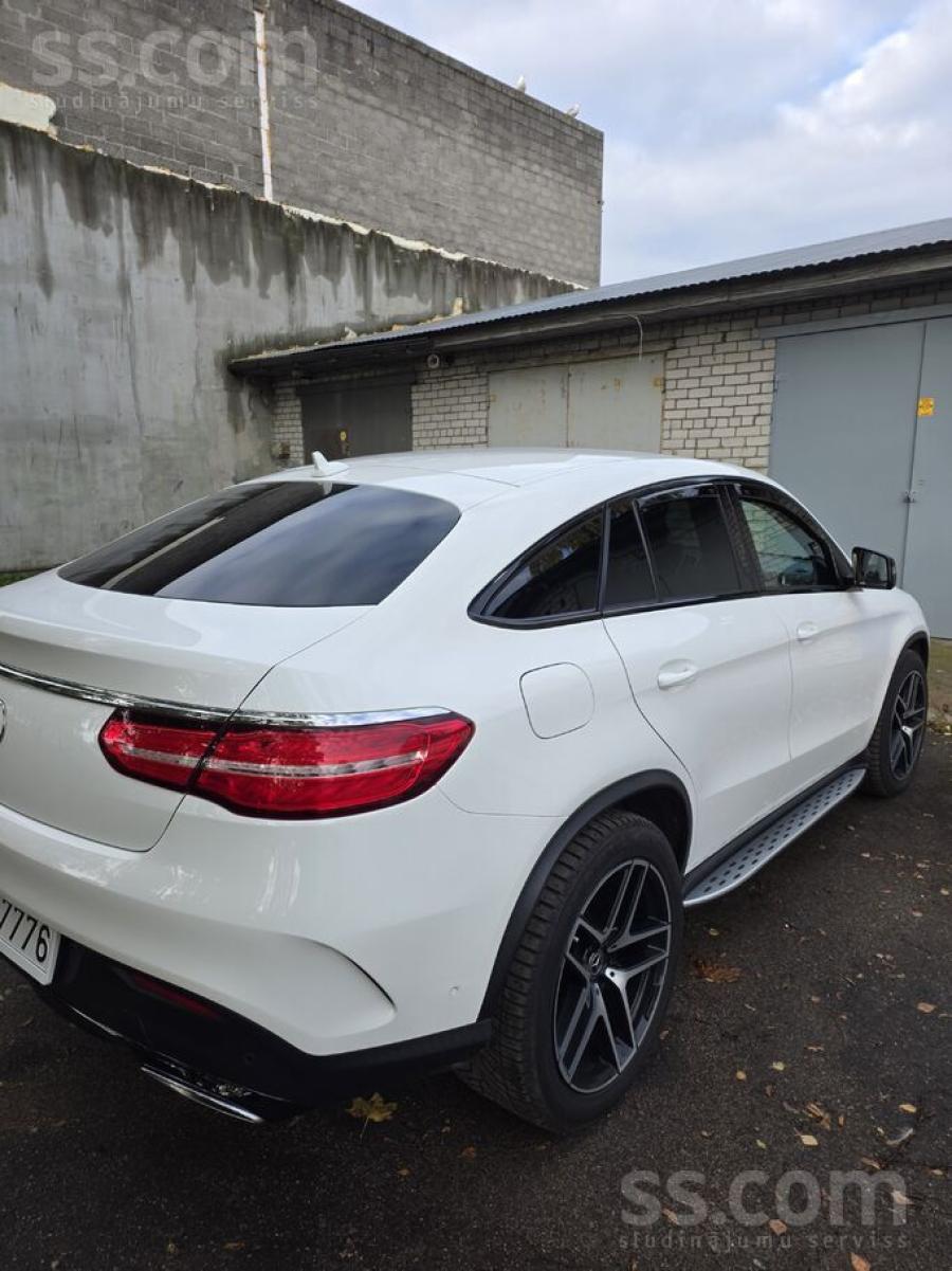 Белый Мерседес ГЛE 350 2019 в Рига, объемом двигателя 3.00 л и пробегом 130 тыс. км за 45000 €, фото 6 на AUTOMOTO.COM.LV