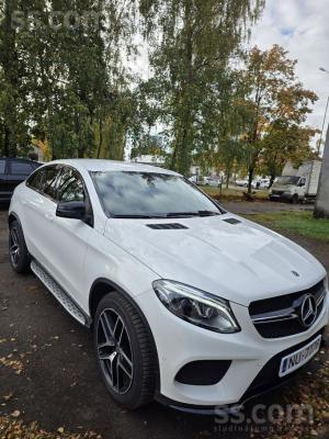 Белый Мерседес ГЛE 350 2019 в Рига, объемом двигателя 3.00 л и пробегом 130 тыс. км за 45000 €, фото 7 на AUTOMOTO.COM.LV