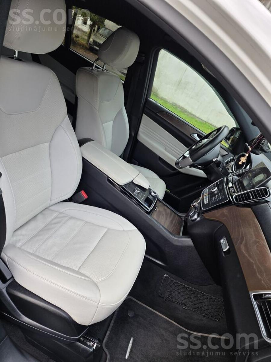 Белый Мерседес ГЛE 350 2019 в Рига, объемом двигателя 3.00 л и пробегом 130 тыс. км за 45000 €, фото 9 на AUTOMOTO.COM.LV