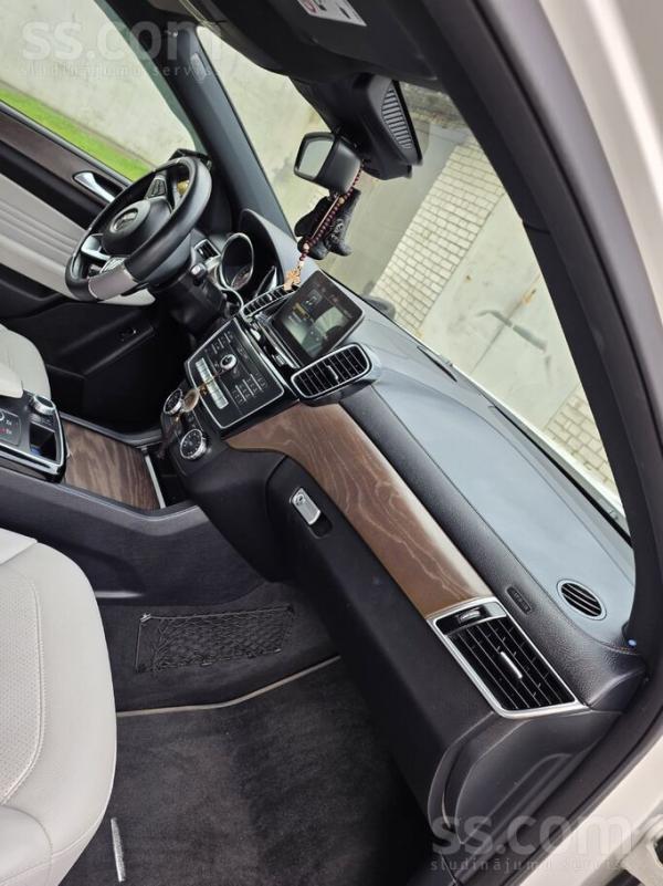 Мерседес ГЛE 350 2019 в Рига на AUTOMOTO.COM.LV Белый Мерседес ГЛE 350 2019 в Рига, объемом двигателя 3.00 л и пробегом 130 тыс. км за 45000 €, фото 10 на AUTOMOTO.COM.LV
