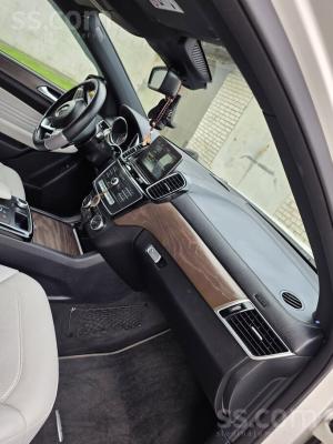 Белый Мерседес ГЛE 350 2019 в Рига, объемом двигателя 3.00 л и пробегом 130 тыс. км за 45000 €, фото 10 на AUTOMOTO.COM.LV