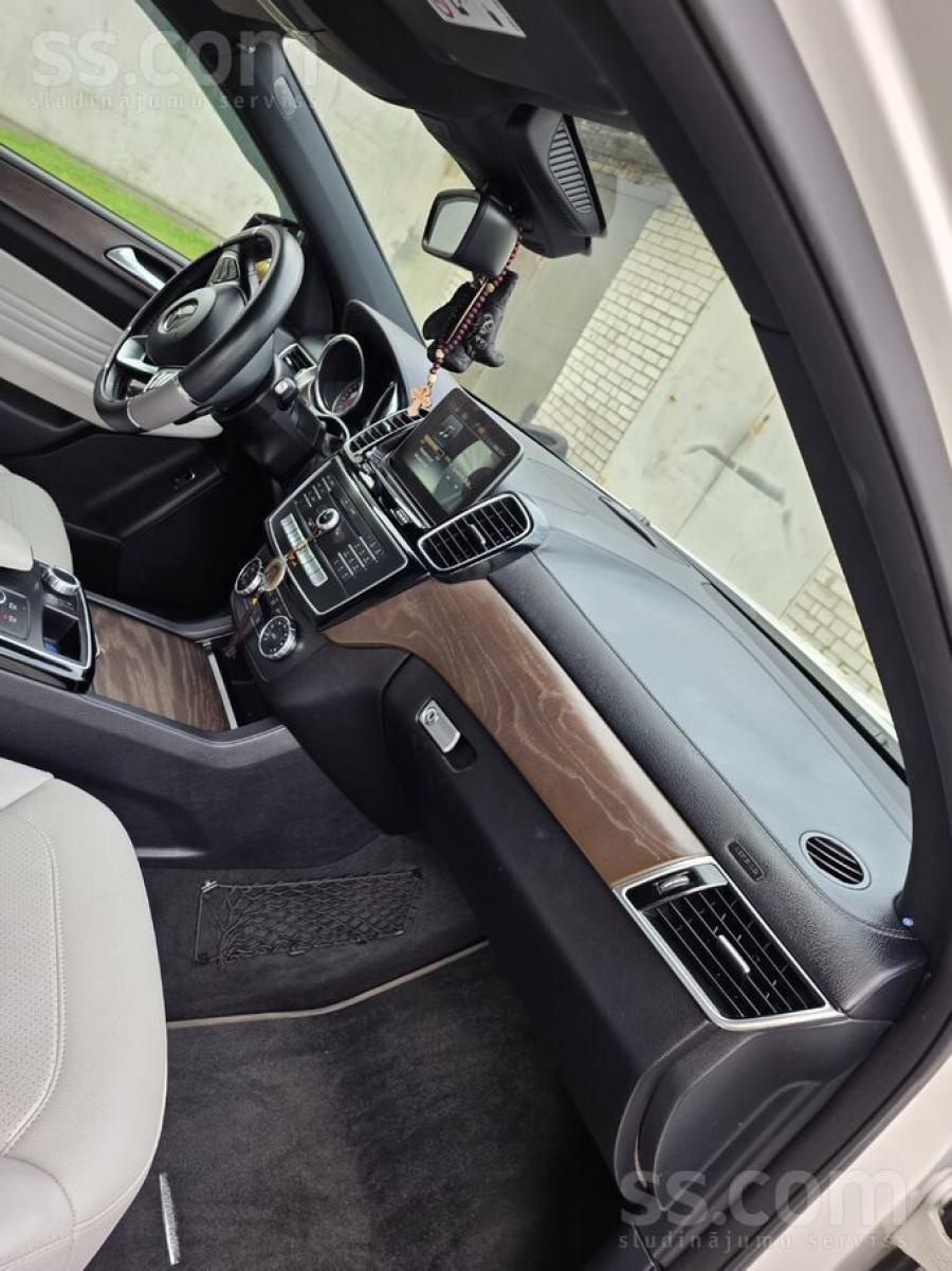 Белый Мерседес ГЛE 350 2019 в Рига, объемом двигателя 3.00 л и пробегом 130 тыс. км за 45000 €, фото 10 на AUTOMOTO.COM.LV