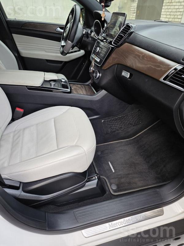 Мерседес ГЛE 350 2019 в Рига на AUTOMOTO.COM.LV Белый Мерседес ГЛE 350 2019 в Рига, объемом двигателя 3.00 л и пробегом 130 тыс. км за 45000 €, фото 11 на AUTOMOTO.COM.LV