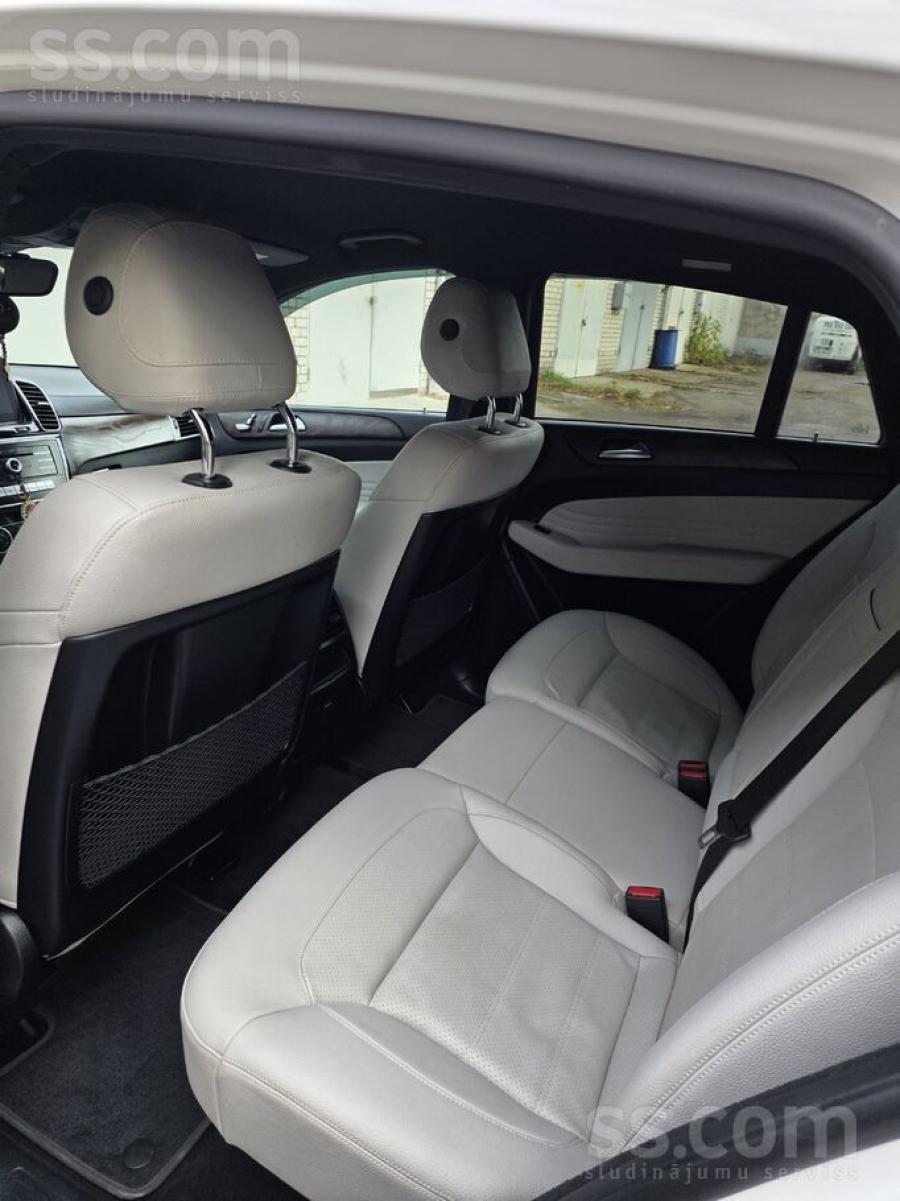Белый Мерседес ГЛE 350 2019 в Рига, объемом двигателя 3.00 л и пробегом 130 тыс. км за 45000 €, фото 16 на AUTOMOTO.COM.LV