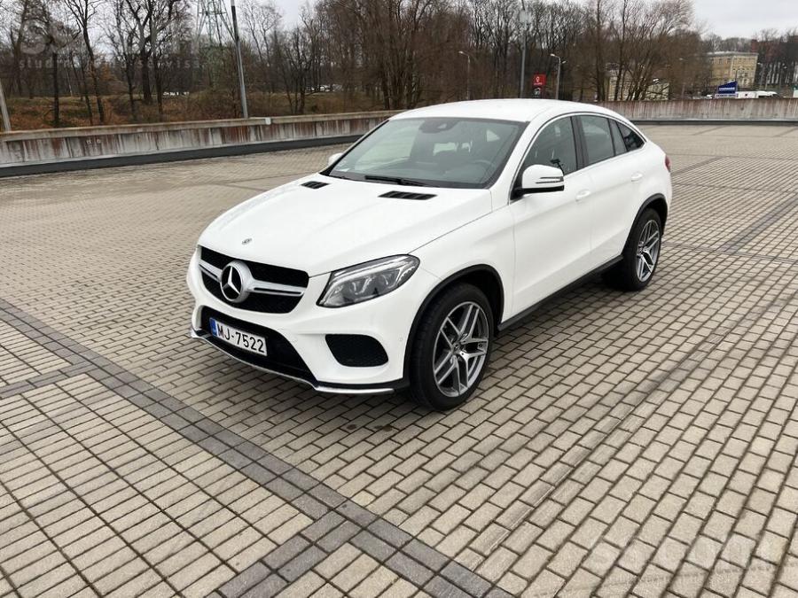 Белый Мерседес ГЛE 350 2020 в Рига, объемом двигателя 3.00 л и пробегом 80 тыс. км за 53900 €, фото 1 на AUTOMOTO.COM.LV