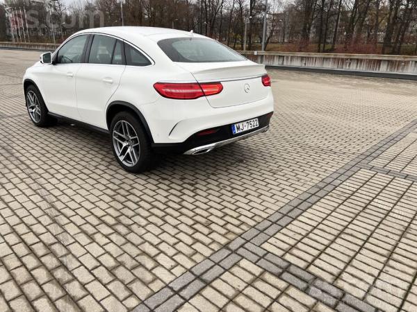 White Mercedes-Benz GLE 350 2020 in Riga, with an engine capacity of 3.00 L and mileage of 80 thousand km for 53900 €, photo 3 on AUTOMOTO.COM.LV