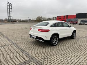 Белый Мерседес ГЛE 350 2020 в Рига, объемом двигателя 3.00 л и пробегом 80 тыс. км за 53900 €, фото 5 на AUTOMOTO.COM.LV