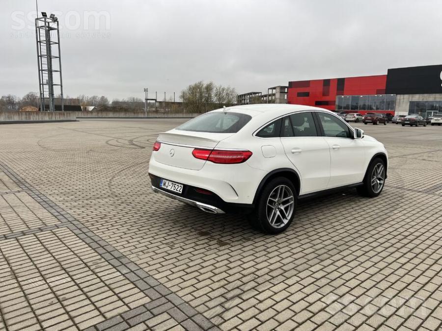 Белый Мерседес ГЛE 350 2020 в Рига, объемом двигателя 3.00 л и пробегом 80 тыс. км за 53900 €, фото 5 на AUTOMOTO.COM.LV