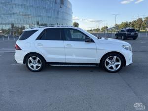 White Mercedes-Benz GLE 350 2014 in Siauliai, with an engine capacity of 3.00 L and mileage of 175 thousand km for 18400 €, photo 6 on AUTOMOTO.COM.LV