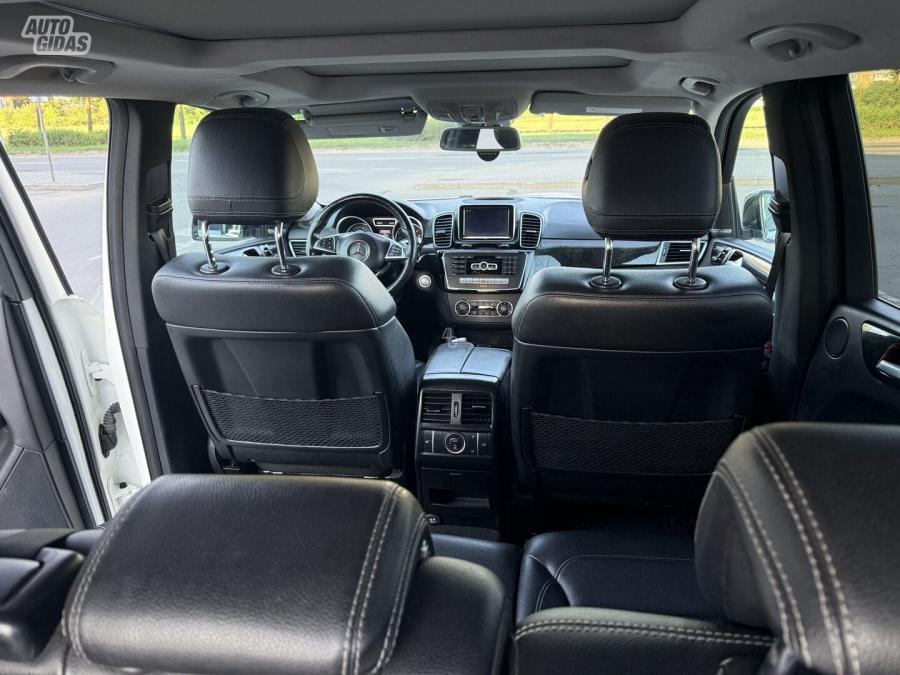 White Mercedes-Benz GLE 350 2014 in Siauliai, with an engine capacity of 3.00 L and mileage of 175 thousand km for 18400 €, photo 8 on AUTOMOTO.COM.LV