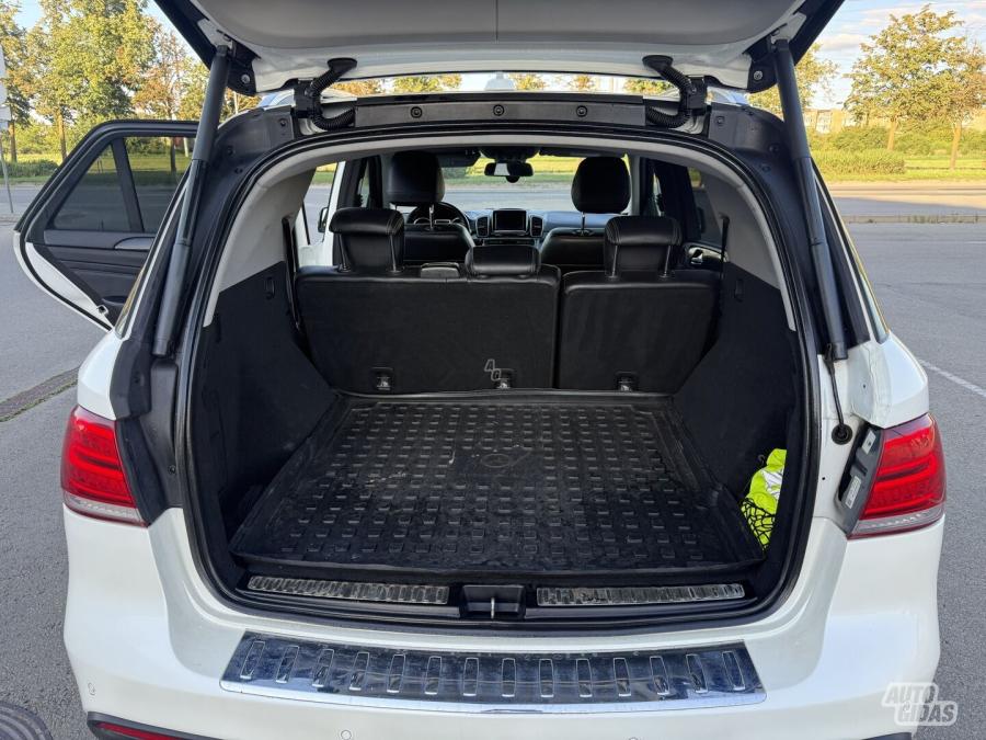 White Mercedes-Benz GLE 350 2014 in Siauliai, with an engine capacity of 3.00 L and mileage of 175 thousand km for 18400 €, photo 9 on AUTOMOTO.COM.LV