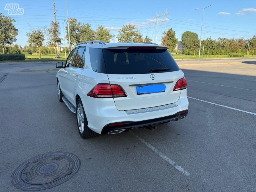 White Mercedes-Benz GLE 350 2014 in Siauliai, with an engine capacity of 3.00 L and mileage of 175 thousand km for 18400 €, photo 19 on AUTOMOTO.COM.LV