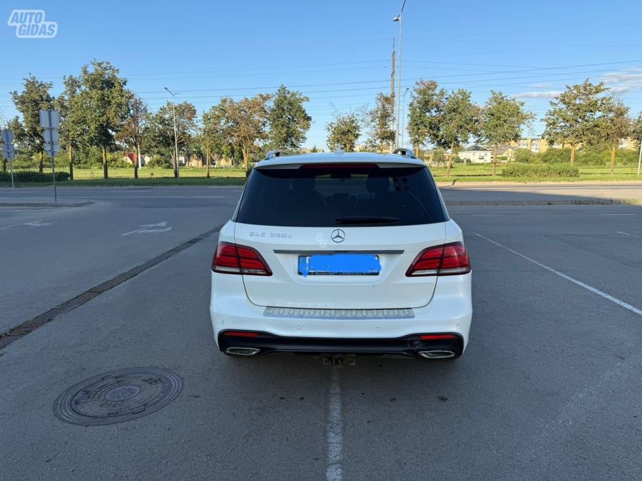White Mercedes-Benz GLE 350 2014 in Siauliai, with an engine capacity of 3.00 L and mileage of 175 thousand km for 18400 €, photo 21 on AUTOMOTO.COM.LV