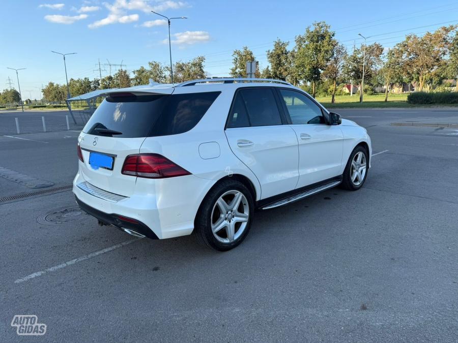 White Mercedes-Benz GLE 350 2014 in Siauliai, with an engine capacity of 3.00 L and mileage of 175 thousand km for 18400 €, photo 23 on AUTOMOTO.COM.LV