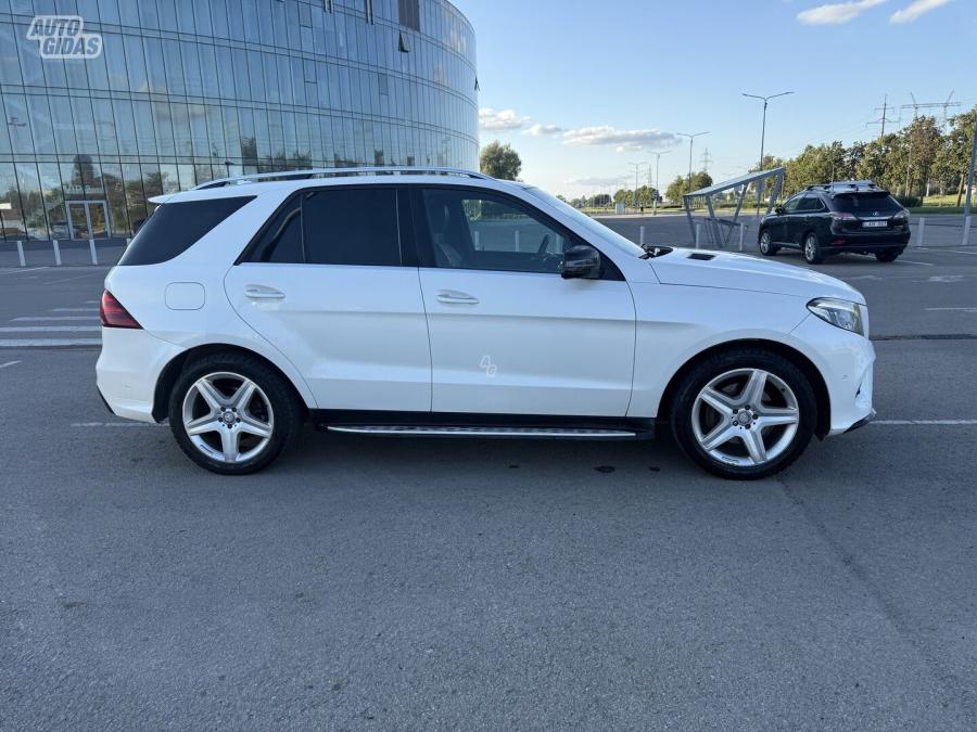White Mercedes-Benz GLE 350 2014 in Siauliai, with an engine capacity of 3.00 L and mileage of 175 thousand km for 18400 €, photo 25 on AUTOMOTO.COM.LV