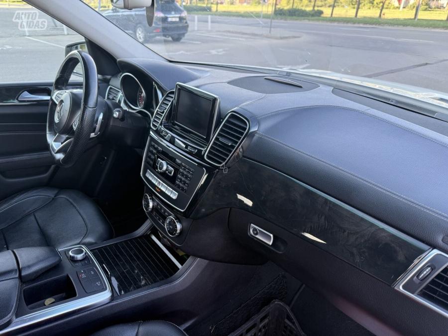 White Mercedes-Benz GLE 350 2014 in Siauliai, with an engine capacity of 3.00 L and mileage of 175 thousand km for 18400 €, photo 29 on AUTOMOTO.COM.LV