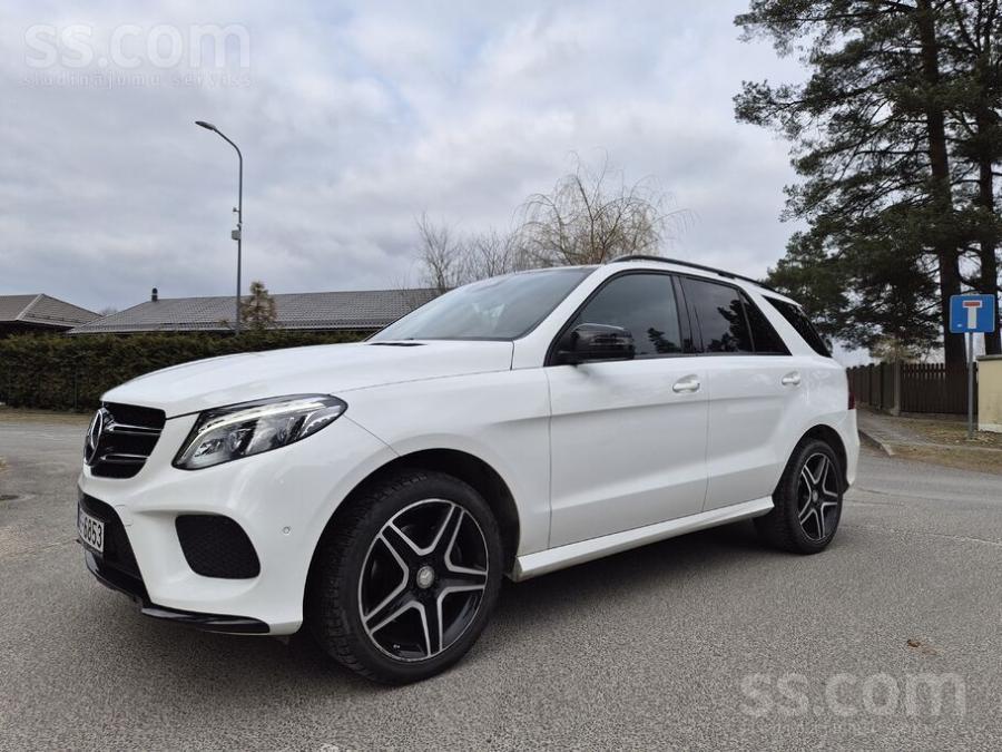White Mercedes-Benz GLE 350 2015 in Riga, with an engine capacity of 3.00 L and mileage of 212 thousand km for 23500 €, photo 1 on AUTOMOTO.COM.LV