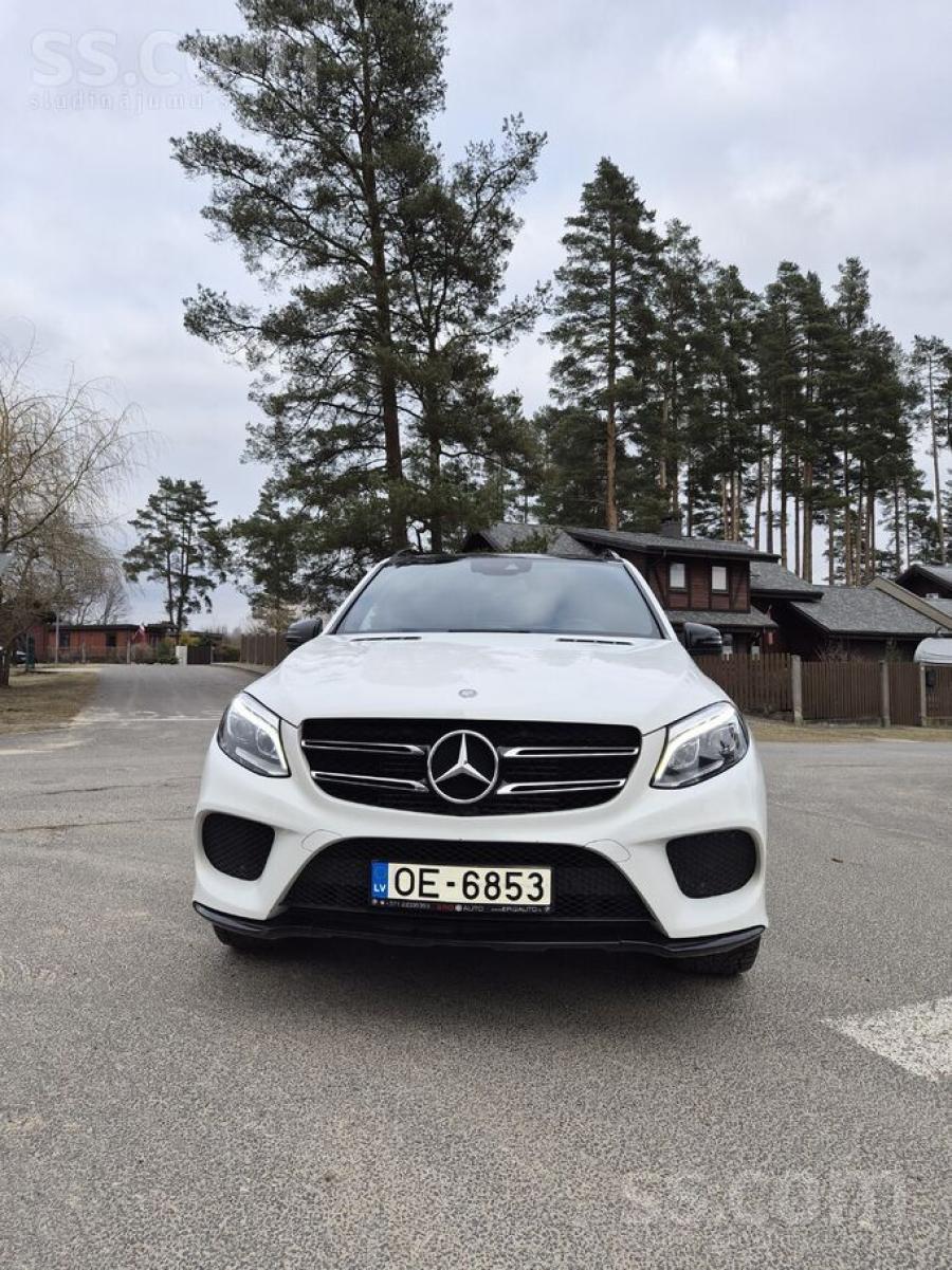 White Mercedes-Benz GLE 350 2015 in Riga, with an engine capacity of 3.00 L and mileage of 212 thousand km for 23500 €, photo 2 on AUTOMOTO.COM.LV