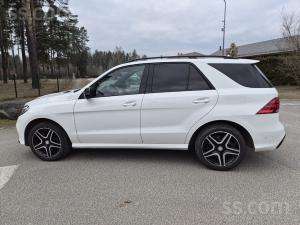 White Mercedes-Benz GLE 350 2015 in Riga, with an engine capacity of 3.00 L and mileage of 212 thousand km for 23500 €, photo 7 on AUTOMOTO.COM.LV