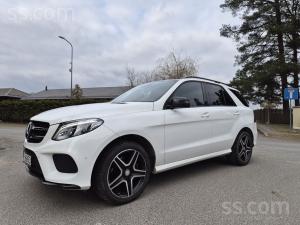 Белый Мерседес ГЛE 350 2015 в Рига, объемом двигателя 3.00 л и пробегом 212 тыс. км за 21500 €, фото  на AUTOMOTO.COM.LV
