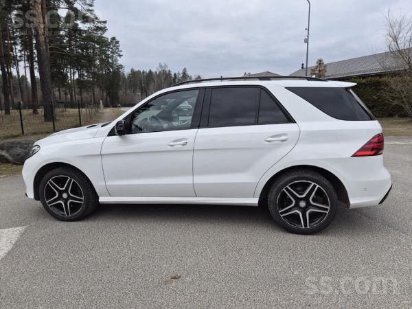 Белый Мерседес ГЛE 350 2015 в Рига, объемом двигателя 3.00 л и пробегом 212 тыс. км за 21500 €, фото 7 на AUTOMOTO.COM.LV