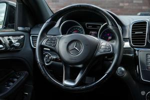 White Mercedes-Benz GLE 350 2015 in Marijampole, with an engine capacity of 2.99 L and mileage of 85 thousand km for 35950 €, photo 19 on AUTOMOTO.COM.LV
