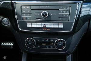 White Mercedes-Benz GLE 350 2015 in Marijampole, with an engine capacity of 2.99 L and mileage of 85 thousand km for 35950 €, photo 23 on AUTOMOTO.COM.LV